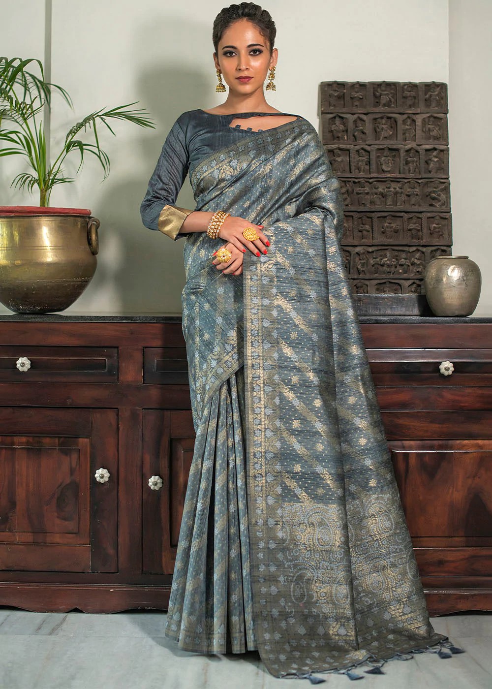 Gray Woven Jamdani Tussar Silk Saree - Urban Womania
