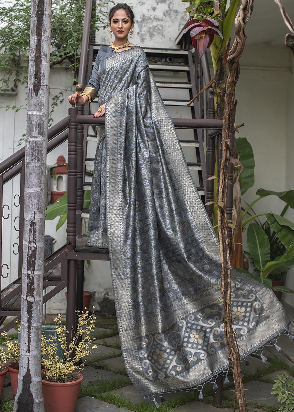 Pewter Gray Woven Jamdani Tussar Silk Saree - Urban Womania