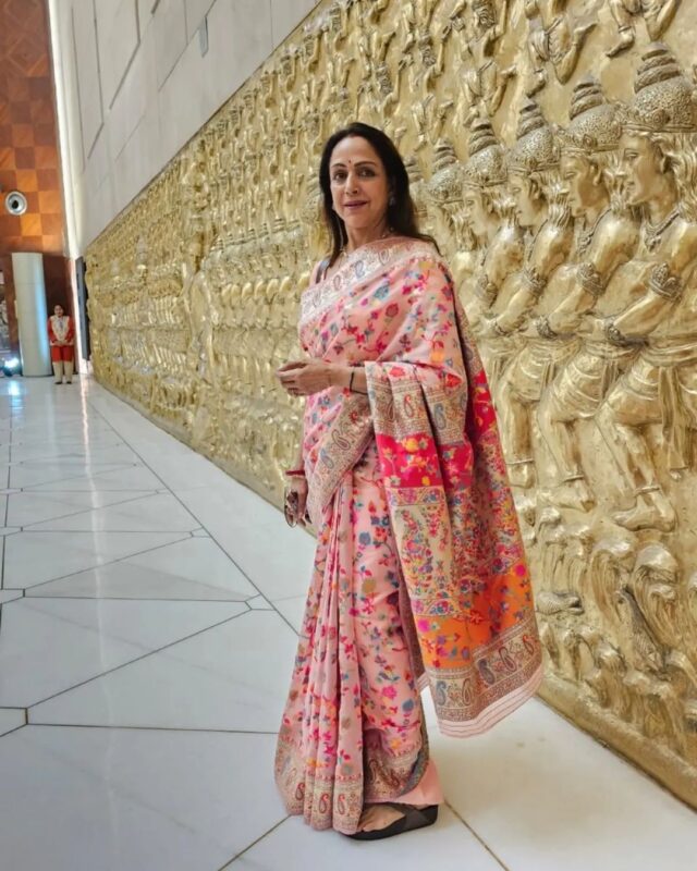The Rich History and Timeless Elegance of Jamawar Saree - Urban Womania